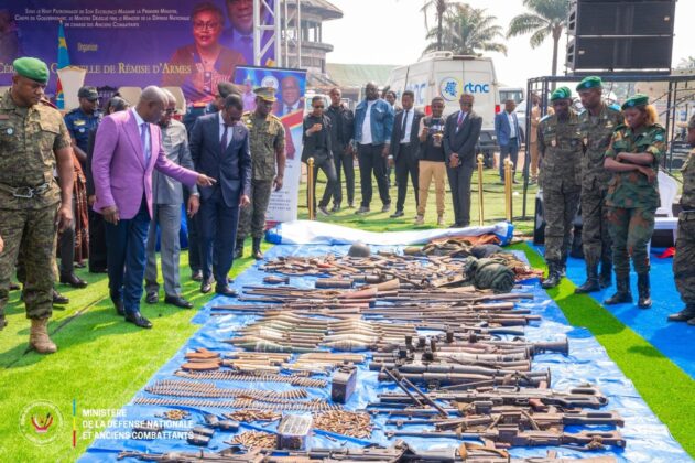 RDC : Plus de 200 armes récupérées à la milice Mobondo remises aux ...
